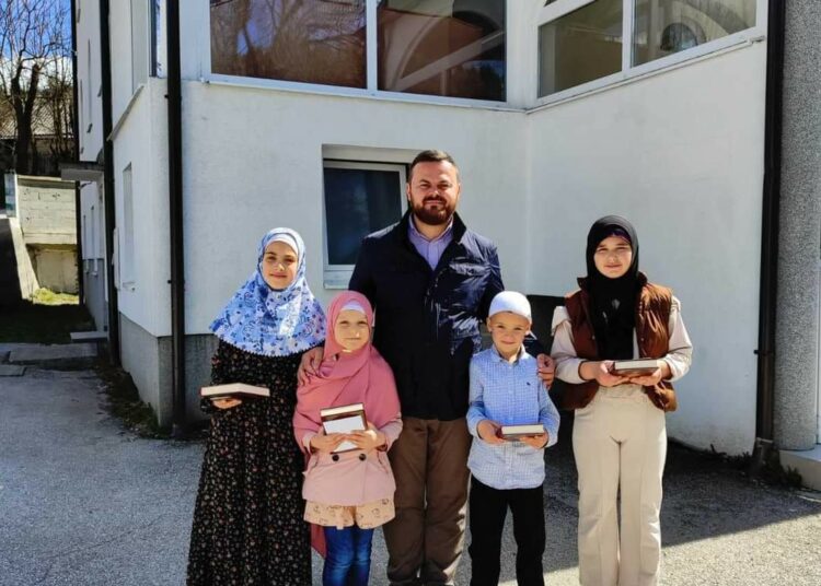 Rejhan Ef. Hot: Ramazanska lekcija koju su nam očitala djeca - Radio ...